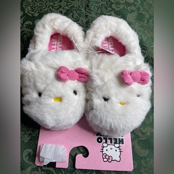 Hello Kitty | Shoes | Nwt 2 3 Kids Slippers Hello Kitty Faux Fur ...